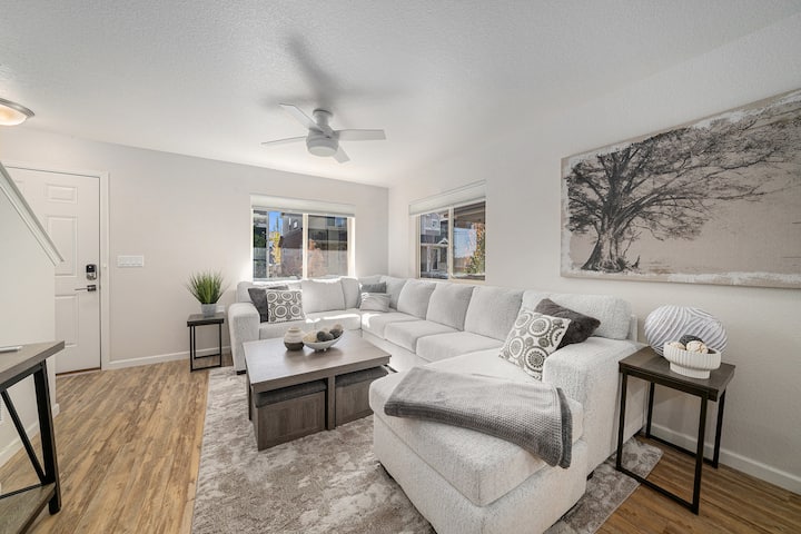 Hummingbird Haven-prime Location In South Longmont - Longmont, CO