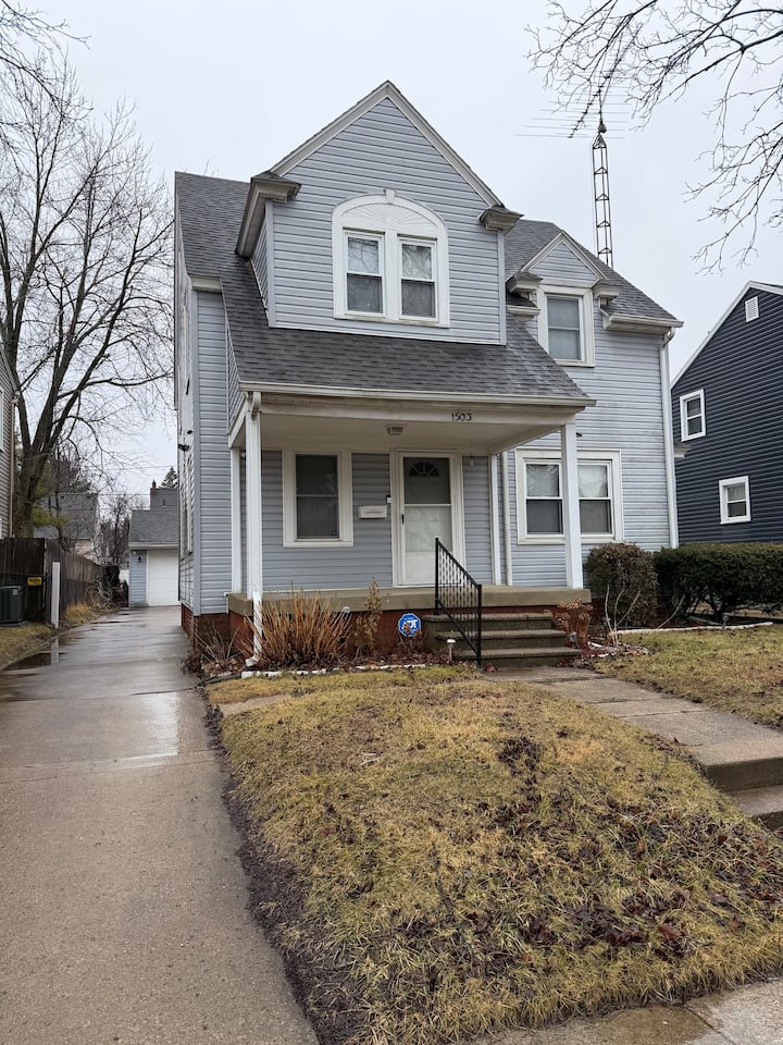 House In Toledo - Toledo, OH