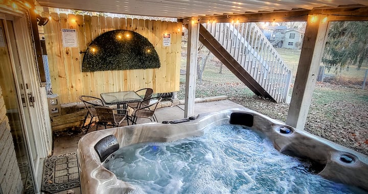 Gathering Place | Hot Tub | Spacious | Finkbine - Iowa City, IA
