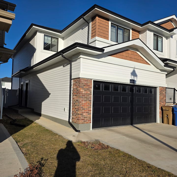 Cozy Basement Suite • Private & Peaceful - White City