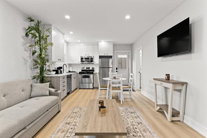Modern Haven Retreat - 10 Mins From Falls - Niagara Falls