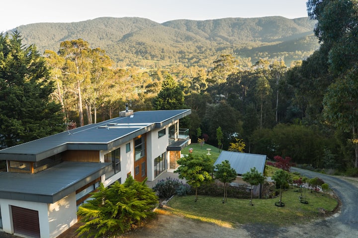 Luxury Forest Edge Retreat With Mountain Views - Healesville