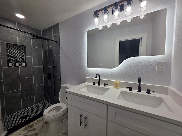 •Easy Access To All Of Tampa!• - 리버뷰