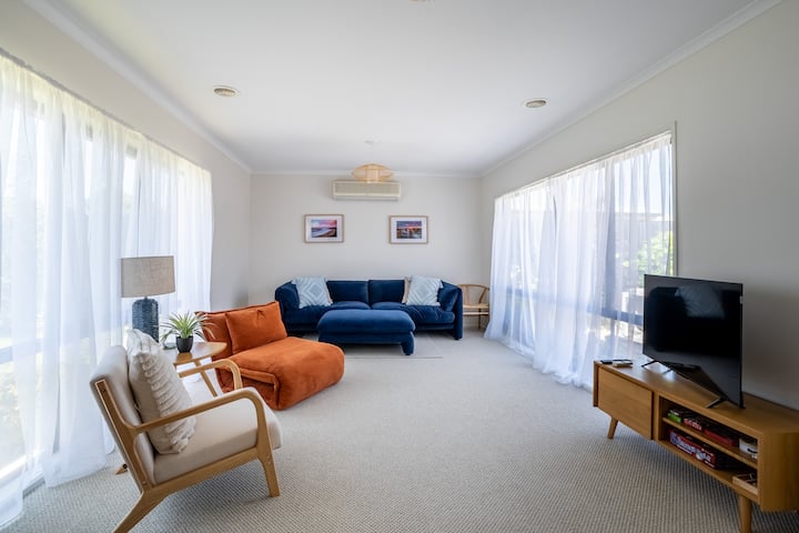 Bright & Spacious Getaway On Powell Street - Ocean Grove