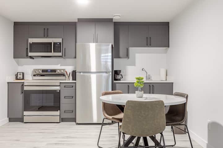 Cozy Fully Furnished 1-bedroom 1-bath Suite - Spruce Grove