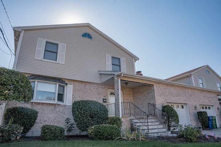 Luxurious Home In Safe Boston Suburb - Concord