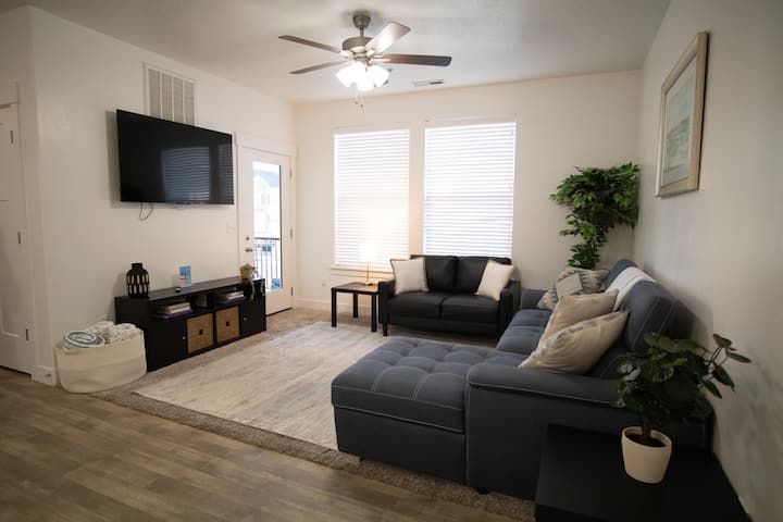 Swain Condo- 30+ Day Stays, Pet Friendly, Garage - Lehi, UT