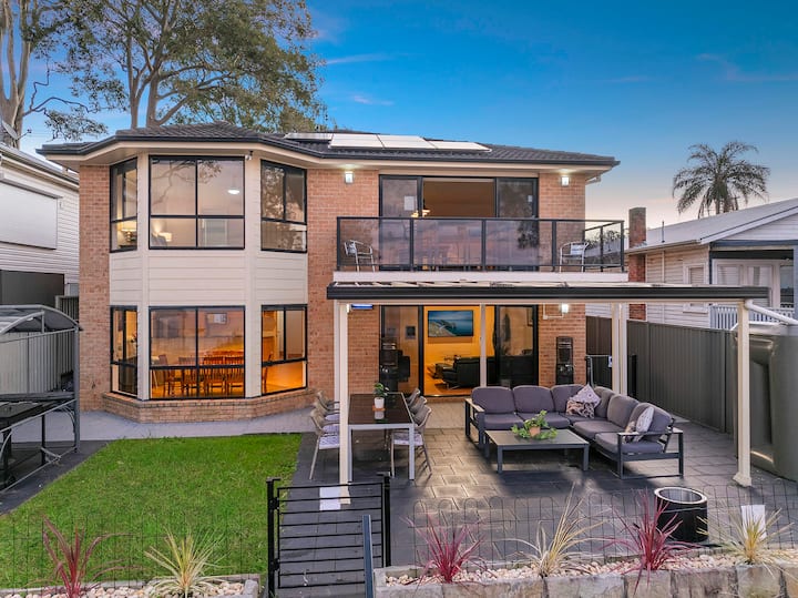 Lakeview Retreat In Charmhaven - Lake Macquarie