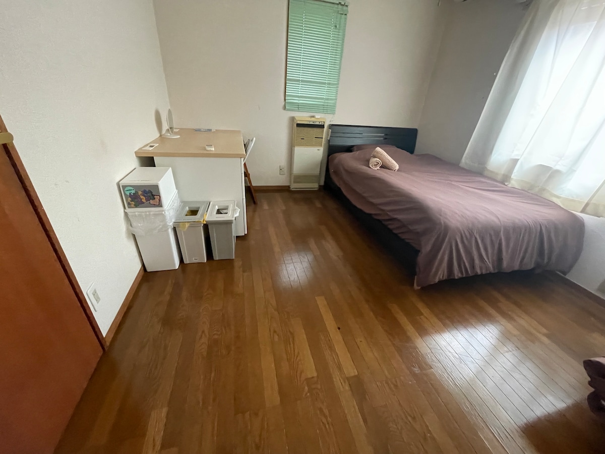 Quarto privado em casa compartilhada a 7 minutos a pé da estação Koonan ...