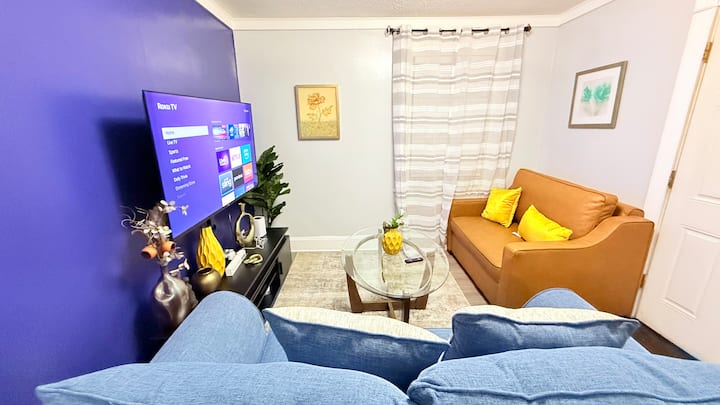 Elegant 2br Retreat With King Bed & Cozy Charm - Carousel, Manchester