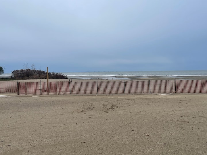 Minutes From The Beach - Lakeshore