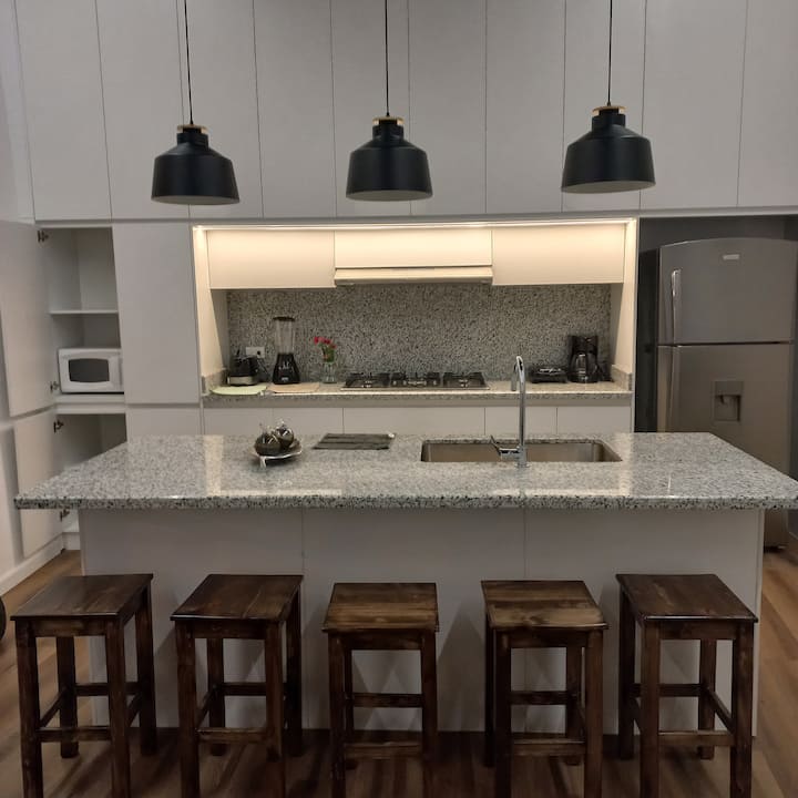 Alojamiento Amplio 
 U. Estatal
Cuenca Céntrico - Cuenca