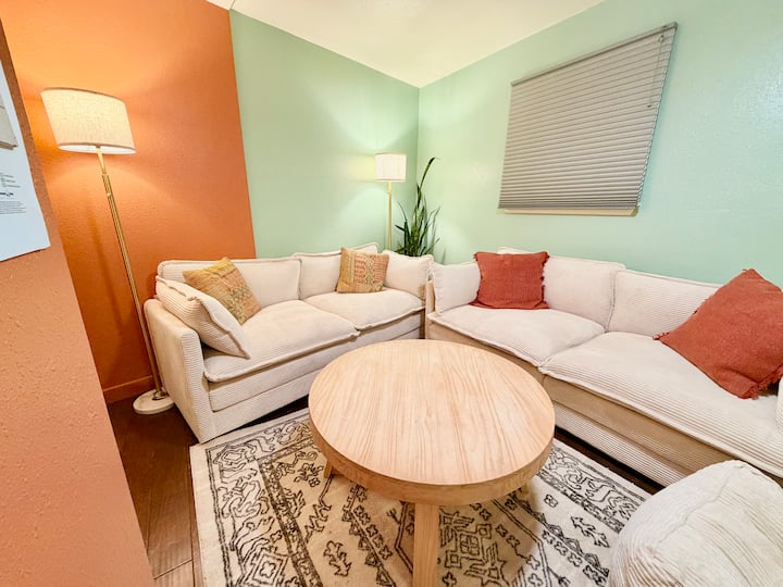 Lanl 8 Min | Home Theater + Canyon Trail Retreat - Los Alamos, NM