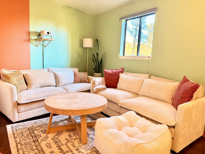 Lanl 8 Min | Fenced Yard + Canyon Trails + Theater - Los Alamos, NM