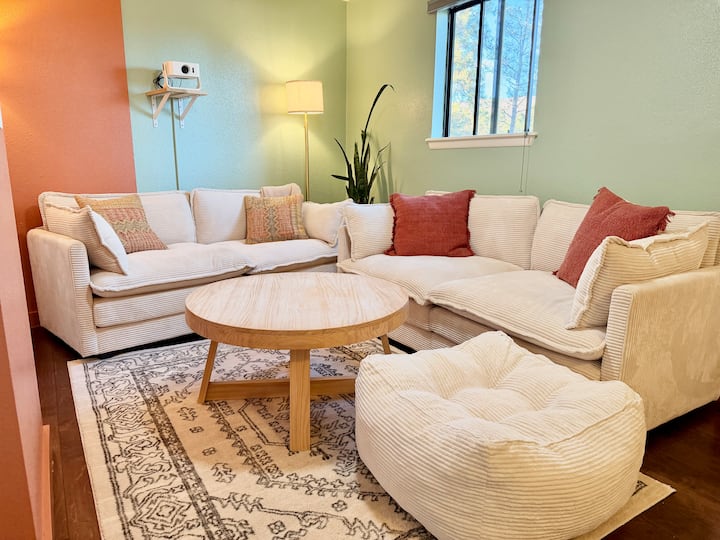 Lanl 8 Min | Home Theater + Canyon Trail Retreat - Los Alamos, NM