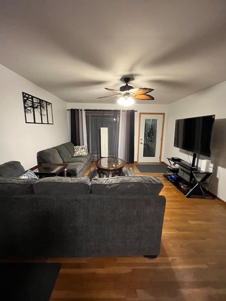 Chic & Cozy Small Town Retreat - Macon, MO