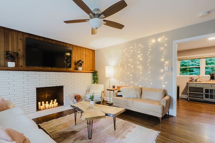 Stylish Amity Gardens Bungalow | Near Uptown - Charlotte, NC