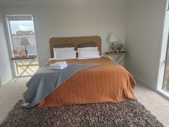 3b Sanctuary Lake Point Cook House For 6 - Point Cook