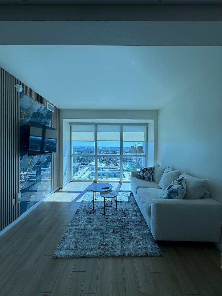 Champaign City Loft. - Fort Myers, FL