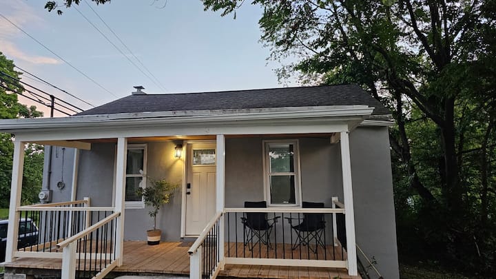 Amazing Sunsets • Front Porch • Deck • Grill • Tvs - Harrisburg, PA