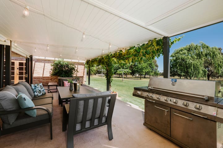 Tilia Estate—wine Country Haven With Games Room - Mudgee