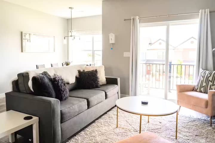 Tranquil, Modern Townhome - Grand Junction, CO