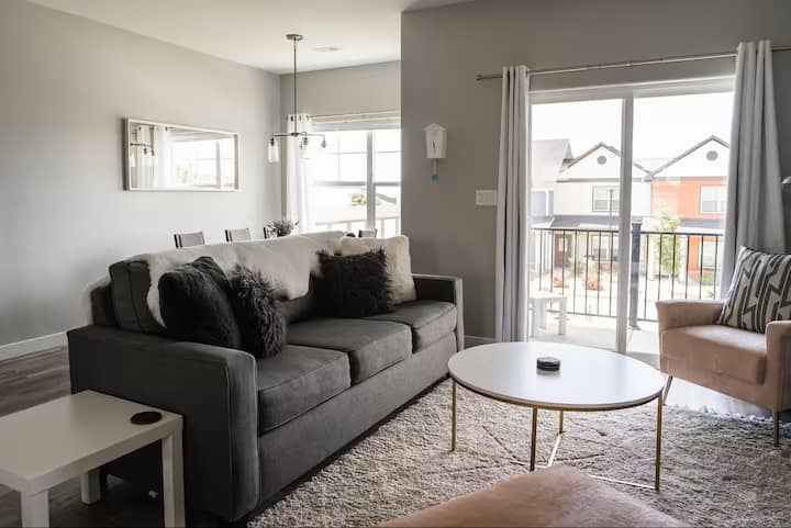 Tranquil, Modern Townhome - Grand Junction, CO