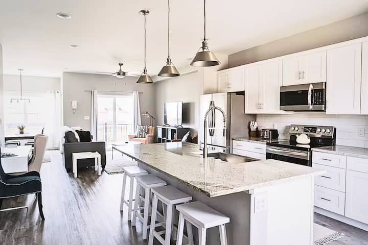 Tranquil, Modern Townhome - Grand Junction