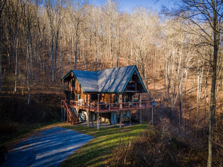 Snowshoe Log Cabin | Hot Tub & Fire Pit | 4+ Acres - West Virginia