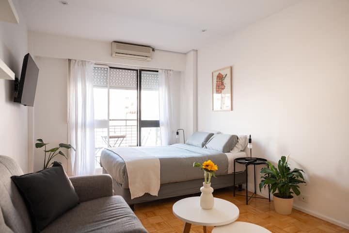 Estudio Con Balcón En Recoleta - Argentina