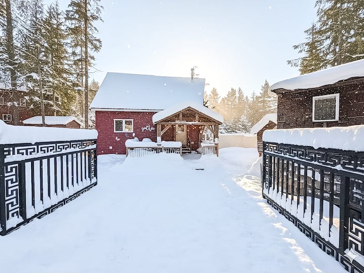 Wonderland In The Woods With Sauna, Fits 11ppl - Sunshine Valley