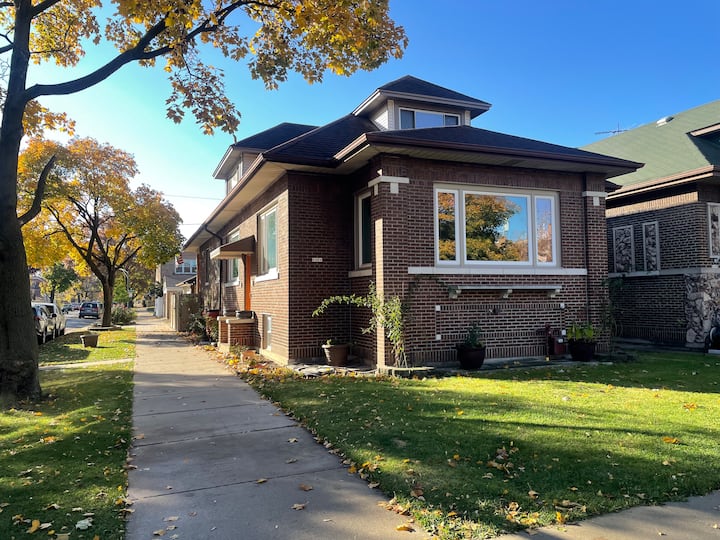 Portage Park Bungalow! - Chicago