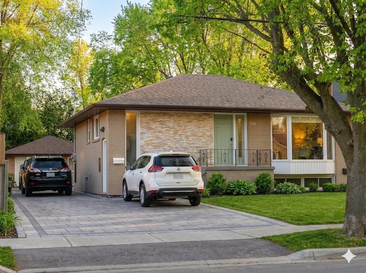 Renovated 3-bedroom Bungalow With Free Parking - Vaughan