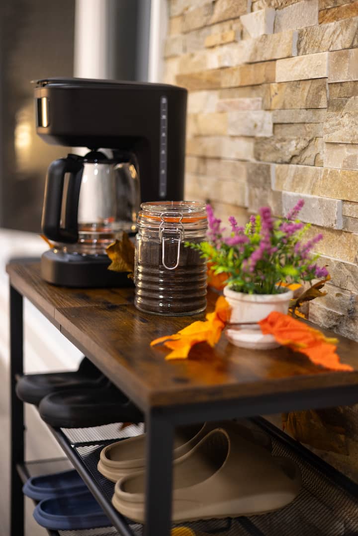 Renovated 3-bedroom Bungalow With Free Parking - Markham, Canada