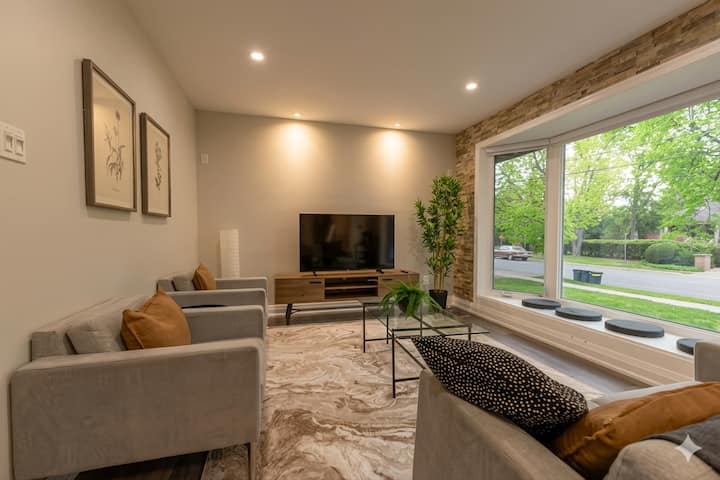 Renovated 3-bedroom Bungalow With Free Parking - Markham, Canada