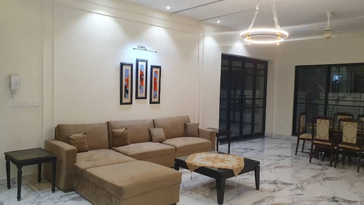 Spacious 6 Bed Family House - Lahore