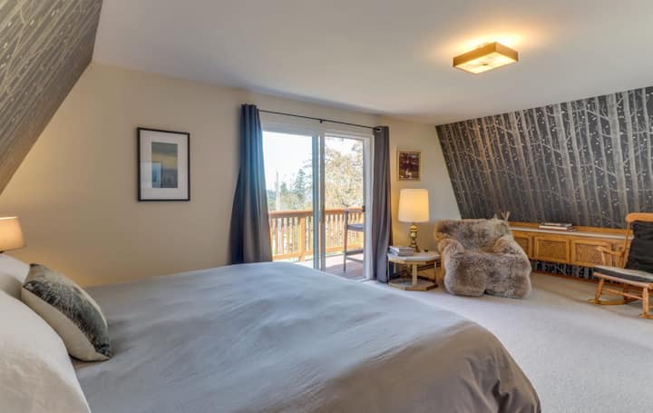 New Island Retreat With Private Beach Access - Greenbank, WA