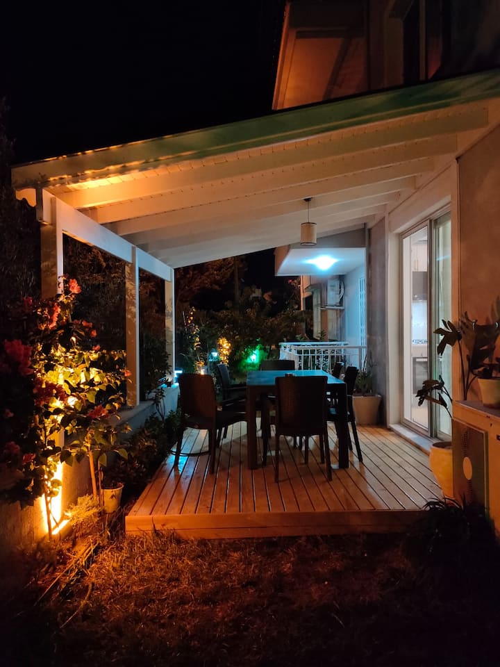 Urla Merkez'de Geniş Verandalı, Ferah 2+1 Daire - Urla