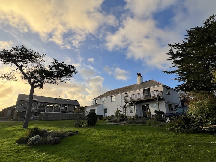 Stunning 4-bed Family Home - Views & Near Beach - Salcombe