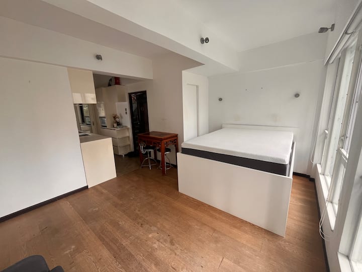 Studio + Roof Located At The Heart Of Hk Soho Area - Hong Kong