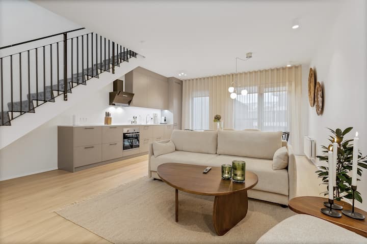 Cheerful 3 Br- 2 Bath - Free Parking - Iceland