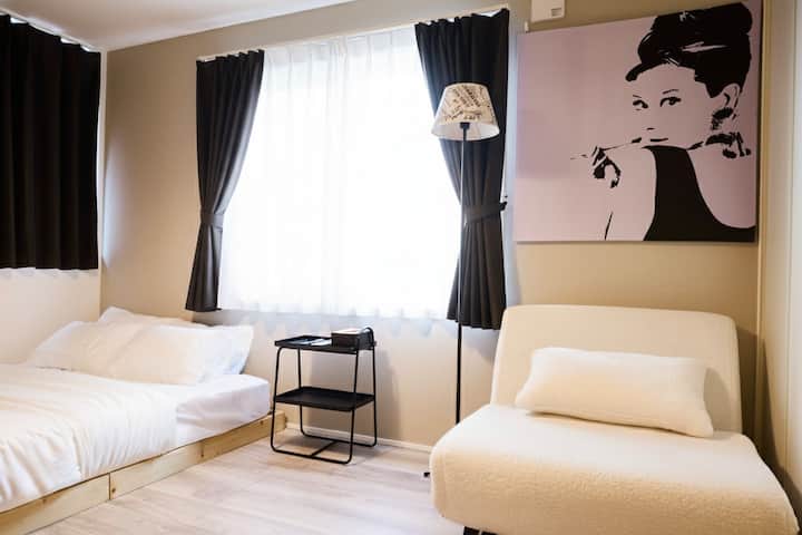 空港拠点に最適！清潔＆家電完備のシック空間。カップルや少人数向けで最大3名様までok。 - Tokyo