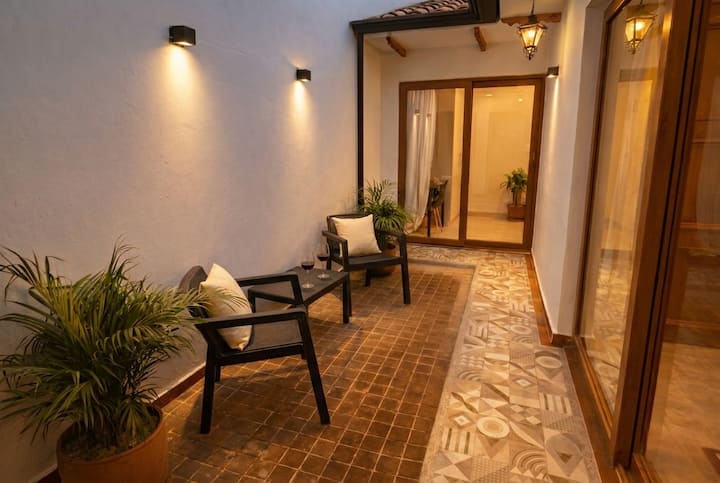 Colonial Courtyard Suite | Centro + Tranvía Tram - Cuenca