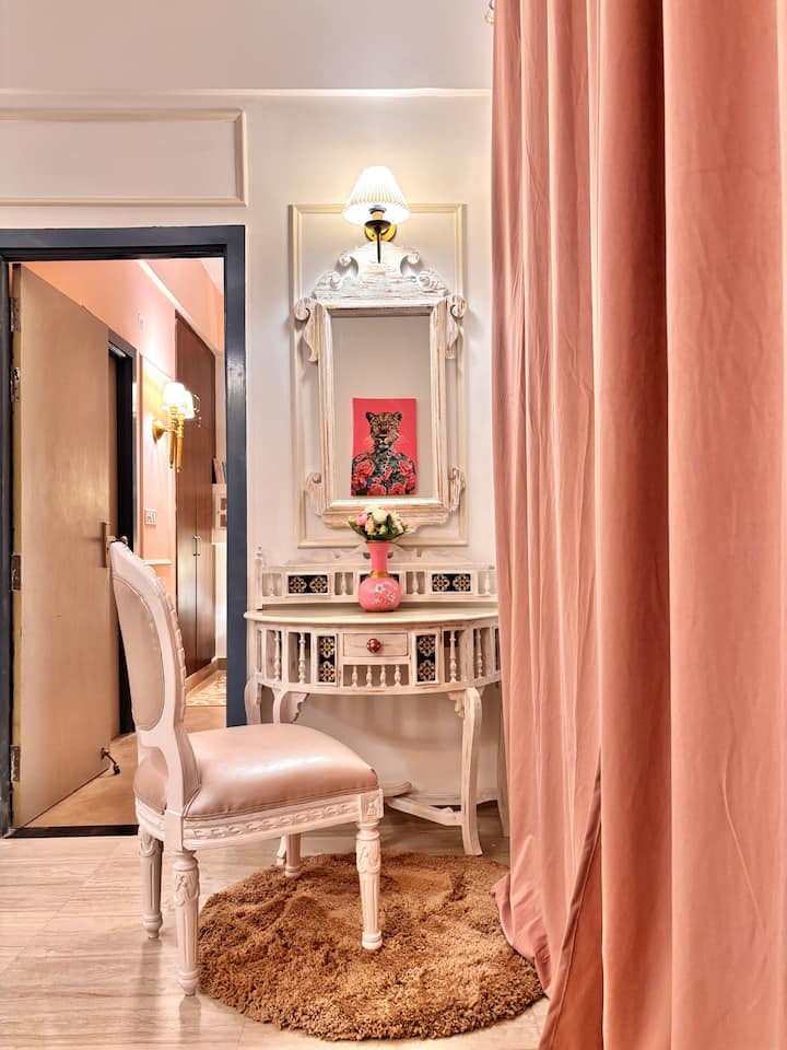 Paris Style Luxe Apartment In The Heart Of Noida - Noida