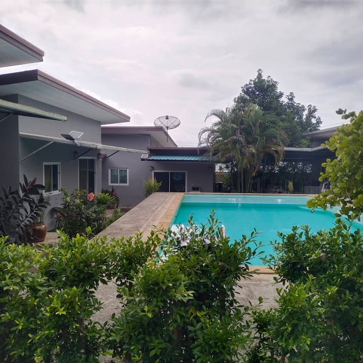 Bluehousesharepool10mintoaonangbeachbyscooter - Ao Nang