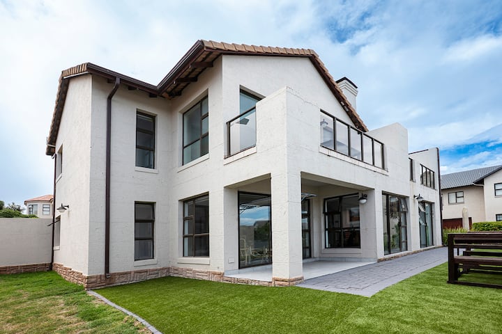 Villa In Golf Estate - Mossel Bay