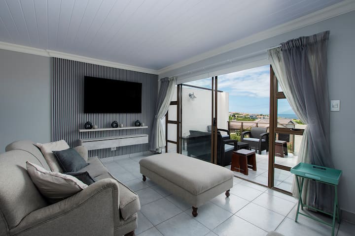 Large Family Home In Security Estate - Mosselbaai