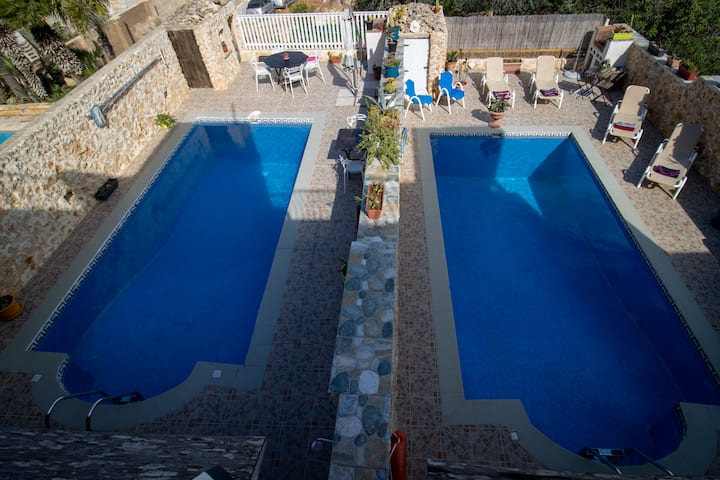 Farmhouse Con 2 Piscine 20 Persone - Malte