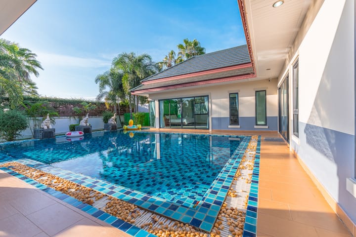 3芭提雅景点附近/独栋3卧泳池别墅/现代豪华装修/临近海滩/大空间 - 芭達雅