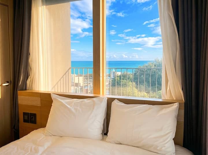 2.0 해돋이 오션뷰 · 해변도보7분 감성숙소 | 블루테라 파노라마 로얄 스위트 R3_ - Sokcho-si